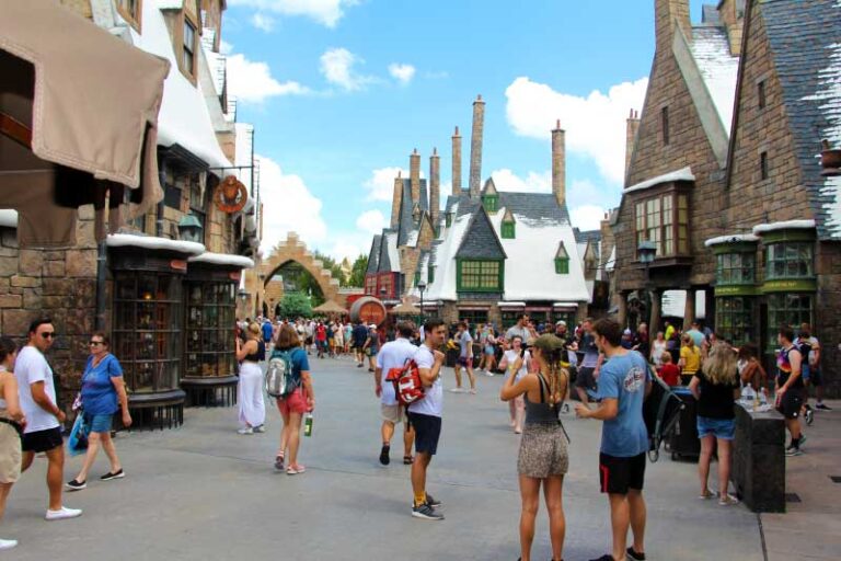 Hogsmeade vs. Diagon Alley at the Universal Orlando Resort - Universal ...
